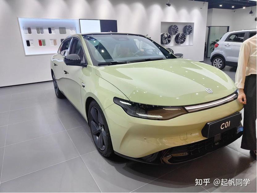 手握20个W，深蓝SL03和零跑C01怎么选?