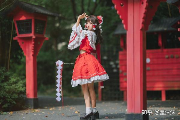 花柒Hana写真合集cos图片:森森仙短款灵梦 - 知乎