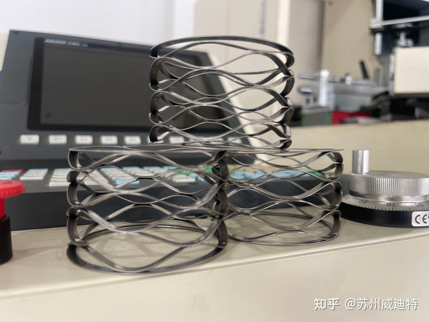 别再小看一枚弹簧：聊聊工业“关节”的塑造者——波簧机 - 知乎