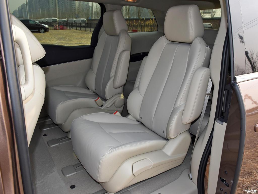 GL8家族全解析（六）别克GL8 陆上公务舱 新老款哪个值得买？ - 知乎