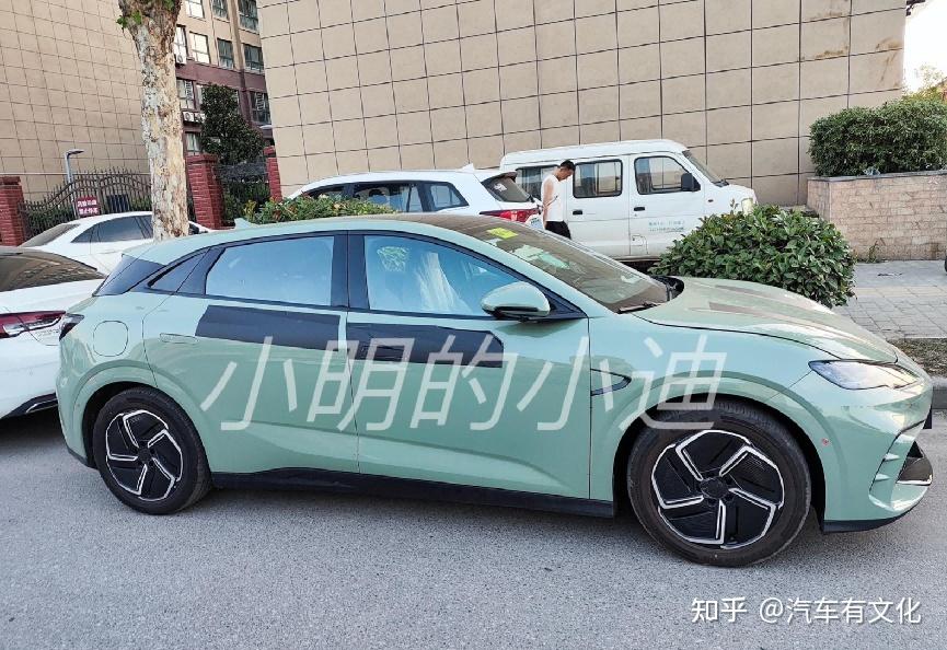 纯电钢炮海豹06GT实拍，4驱310千瓦，车长超4米6比海豚大 - 知乎