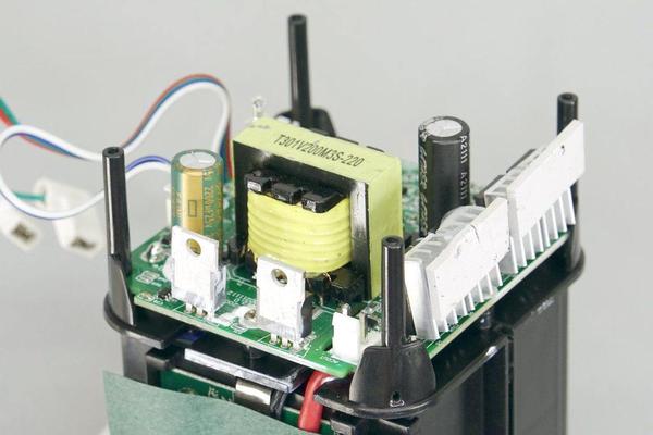 拆解报告：Yoobao羽博200W多功能便携式储能电源EN2 - 知乎