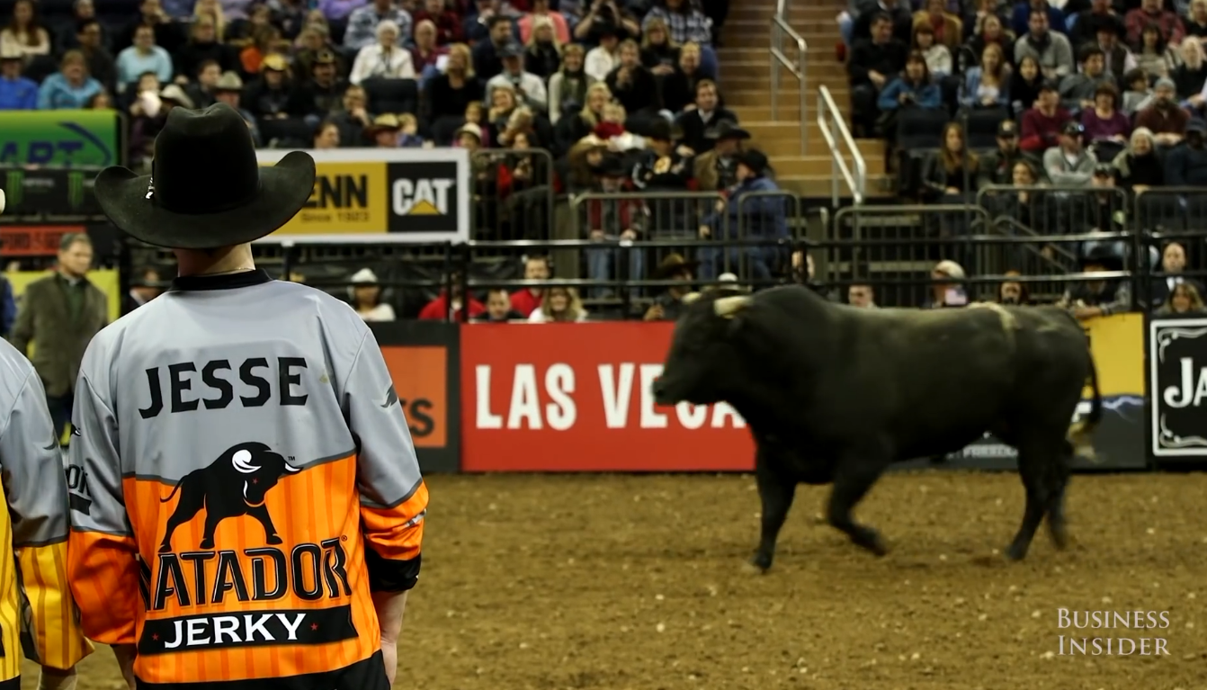 全世界最危险的工作——Rodeo clown - 知乎