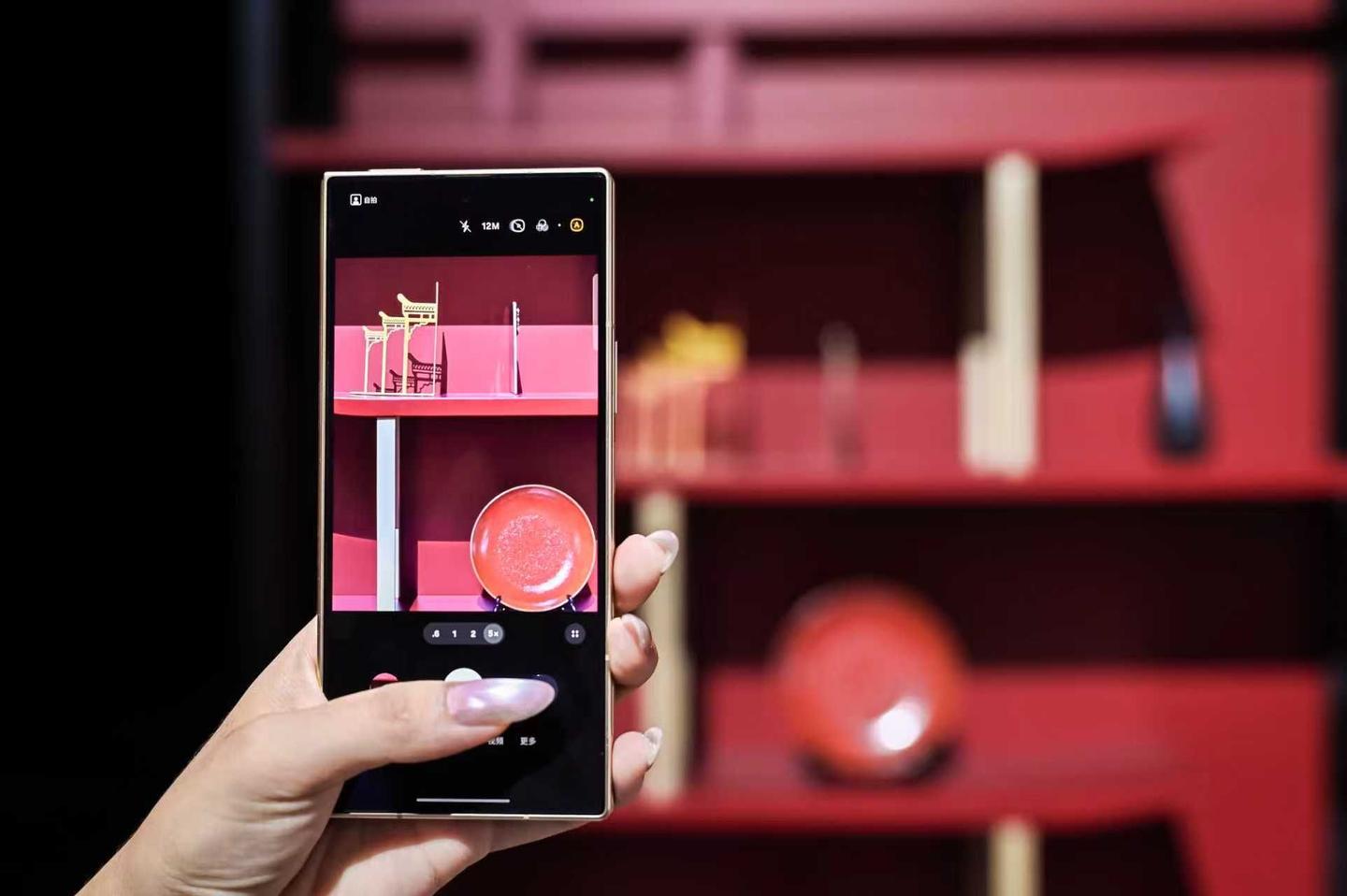 18 载 “心系天下” 再进阶，三星W26上手：轻薄、优雅、智能 - 知乎