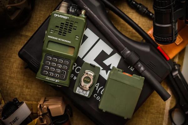 Harris Falcon 3 PRC 152复制品比较：TCA 152与TRI-152 - 知乎