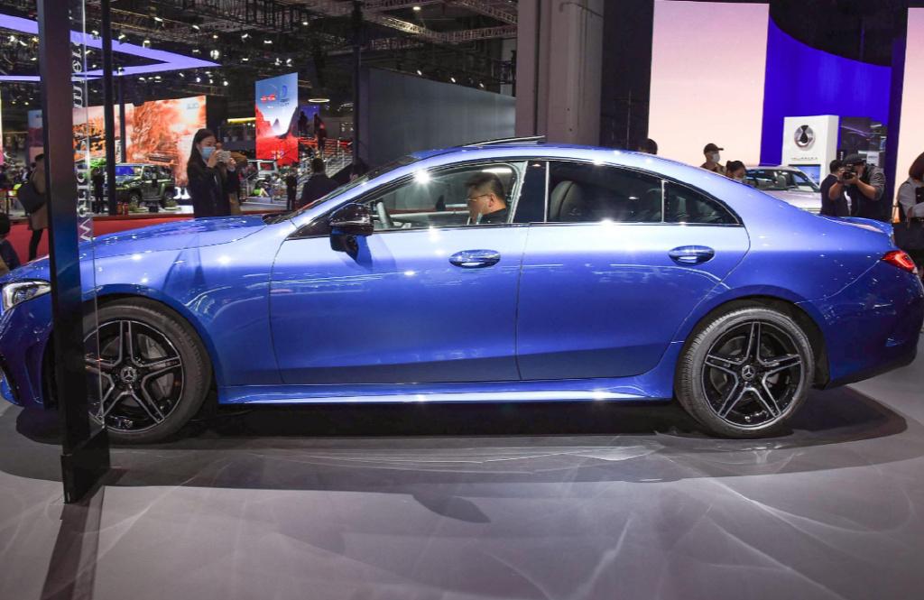 满足中年男性的“少年心”，新款奔驰CLS对比奥迪A7L - 知乎