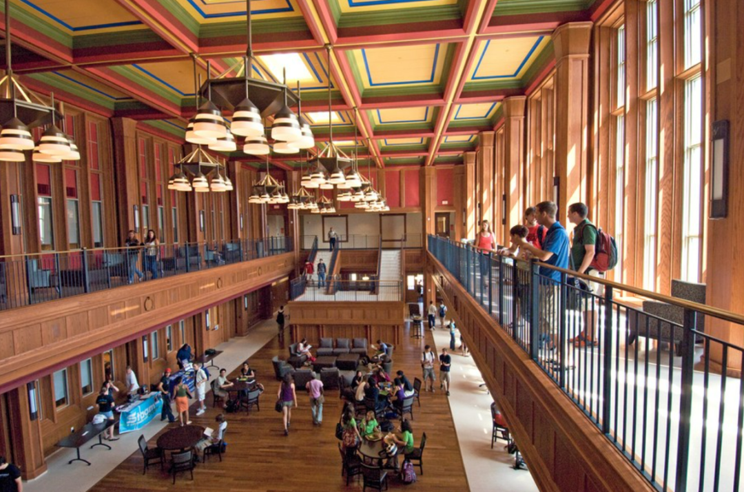 听说这所大学给学生提供近千个世界范围内的体育工作机会？ - 知乎