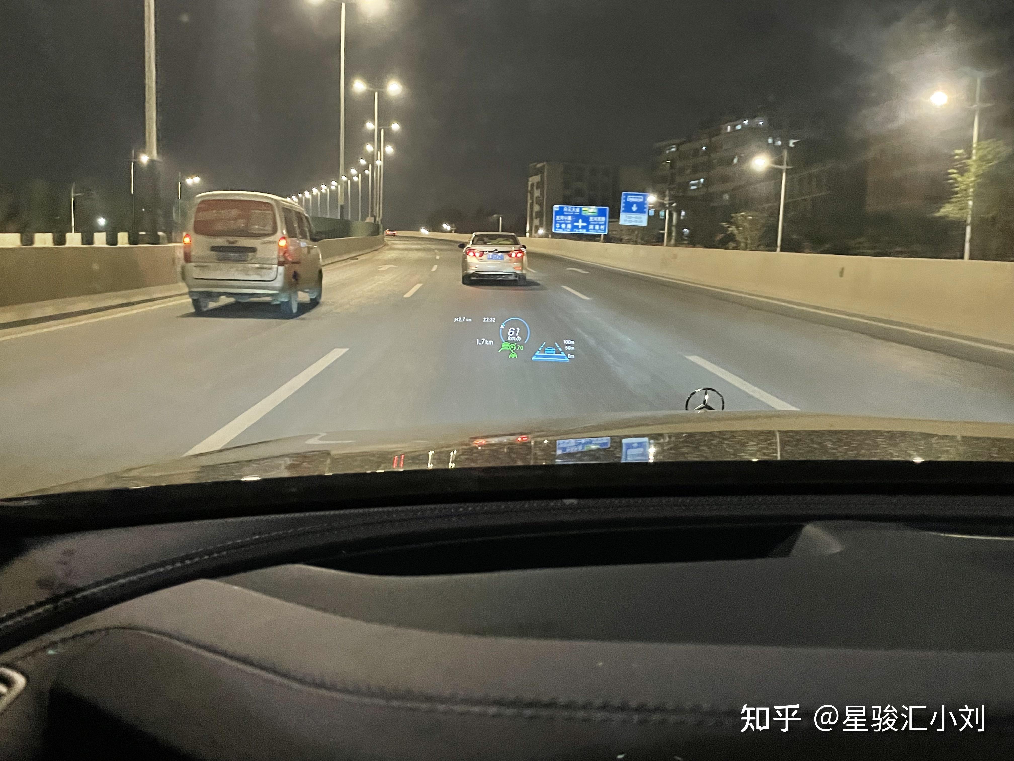22款奔驰E350el加装HUD抬头显示系统，通过抬显仪投映信息于风挡玻璃无需频繁低头 - 知乎