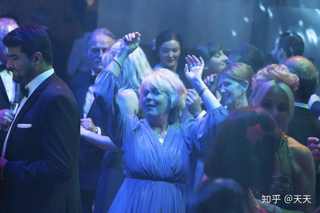 年度英剧Top10？BBC榜单稳了 - 知乎