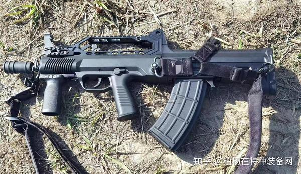 国产95式步枪列装20余年贬多于褒！加装长弓导轨才挽回好感 - 知乎