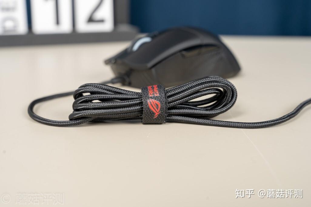 手感出色，设计新颖、华硕ROG战刃2标准版 游戏鼠标 评测 - 知乎