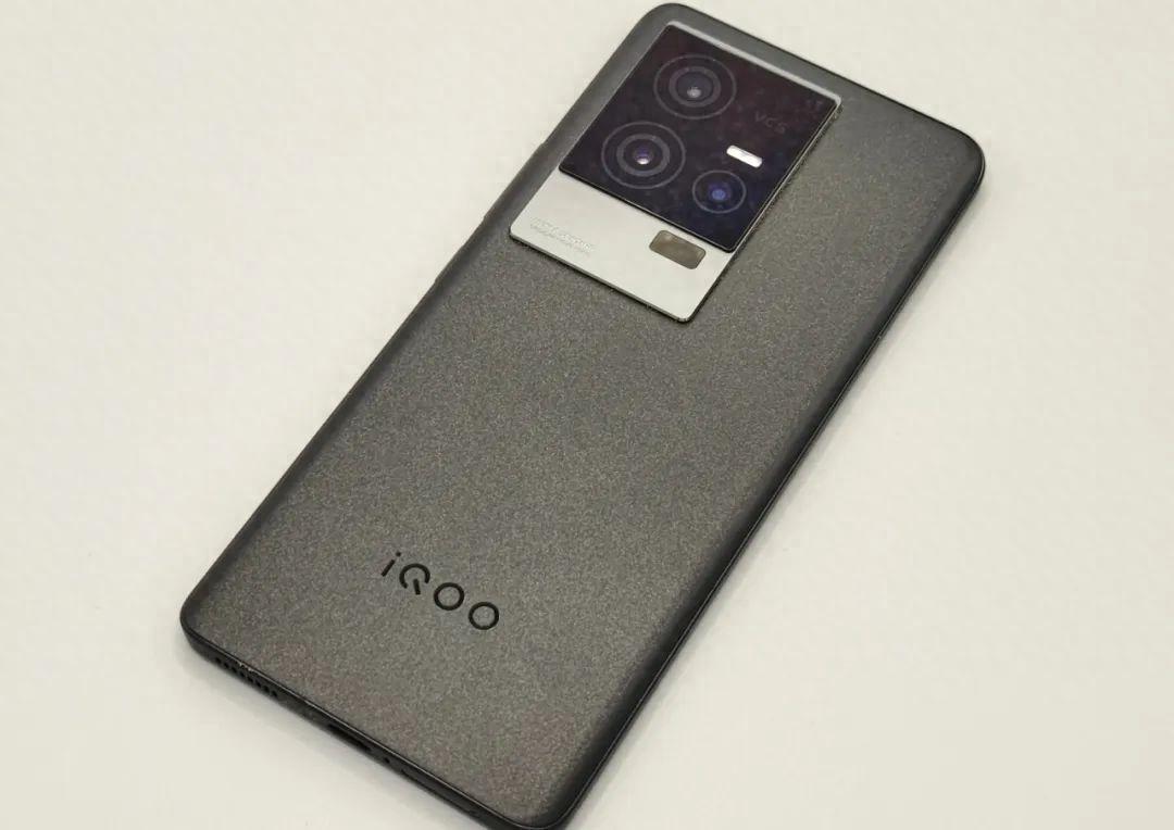 骁龙8Gen2+三星E6直屏，3000多价位上口碑最好的两款手机 - 知乎