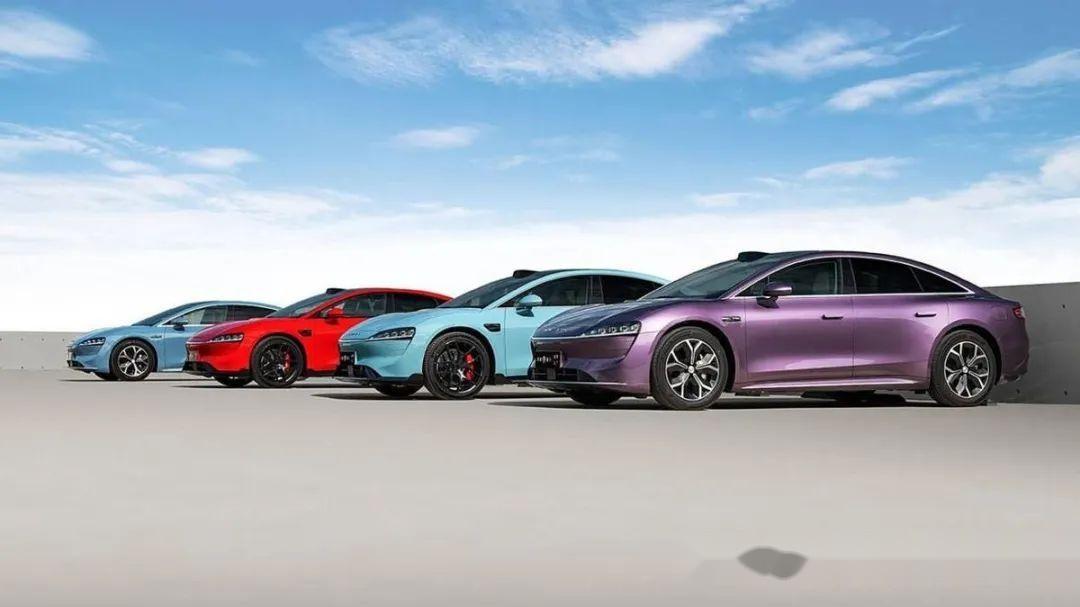 智界新S7，起售价下调2万，标配800V、配色更多，销量还得涨？ - 知乎