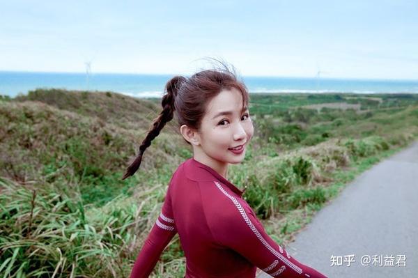 游艇晒低胸高衩性感美照 郭书瑶：会害羞 知乎