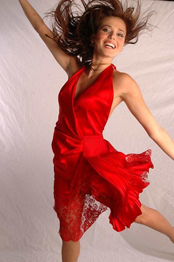 Female 秘鲁 玛丽亚·朱莉娅·曼蒂拉（María Julia Mantilla） - 知乎