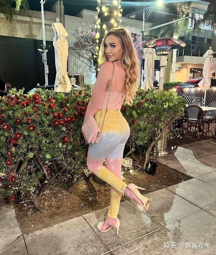 肯德拉·桑德兰(Kendra Sunderland)，因图书馆出道的业界双馨女孩 - 知乎