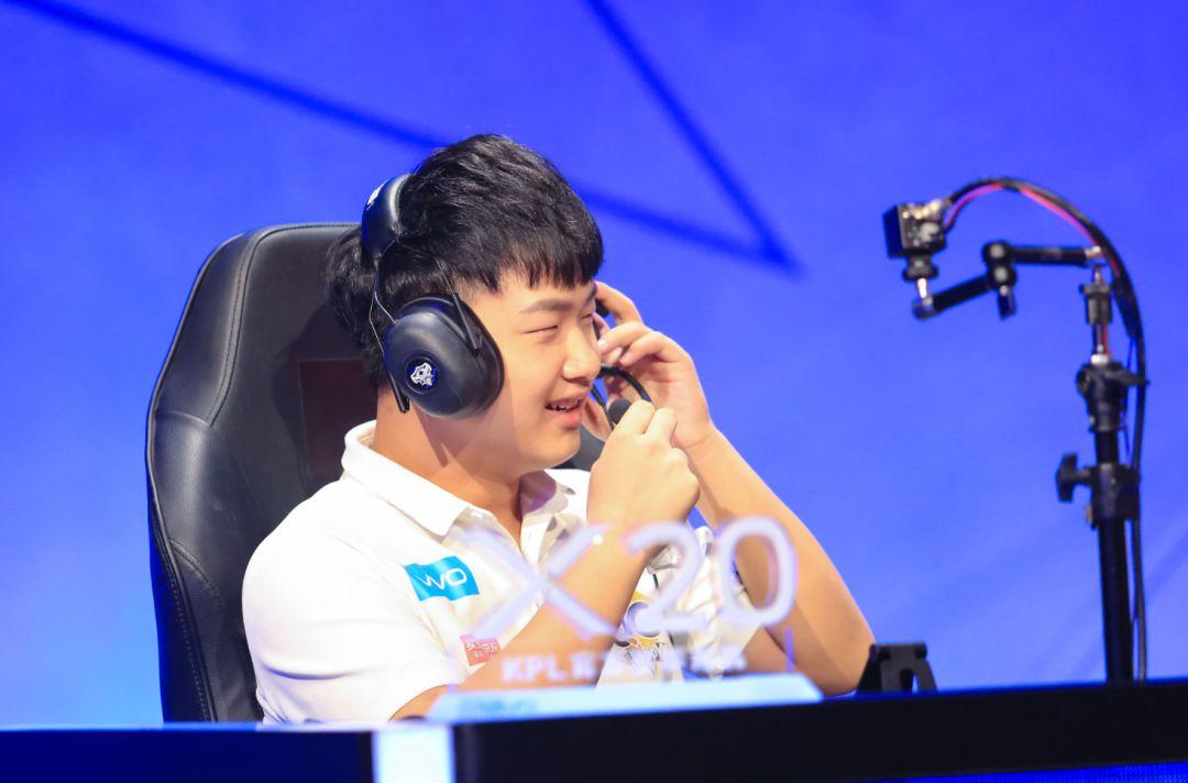 人物丨QGhappy.Fly彭云飞：从打零工到电竞明星，白云苍狗，鲲鹏于飞 - 知乎