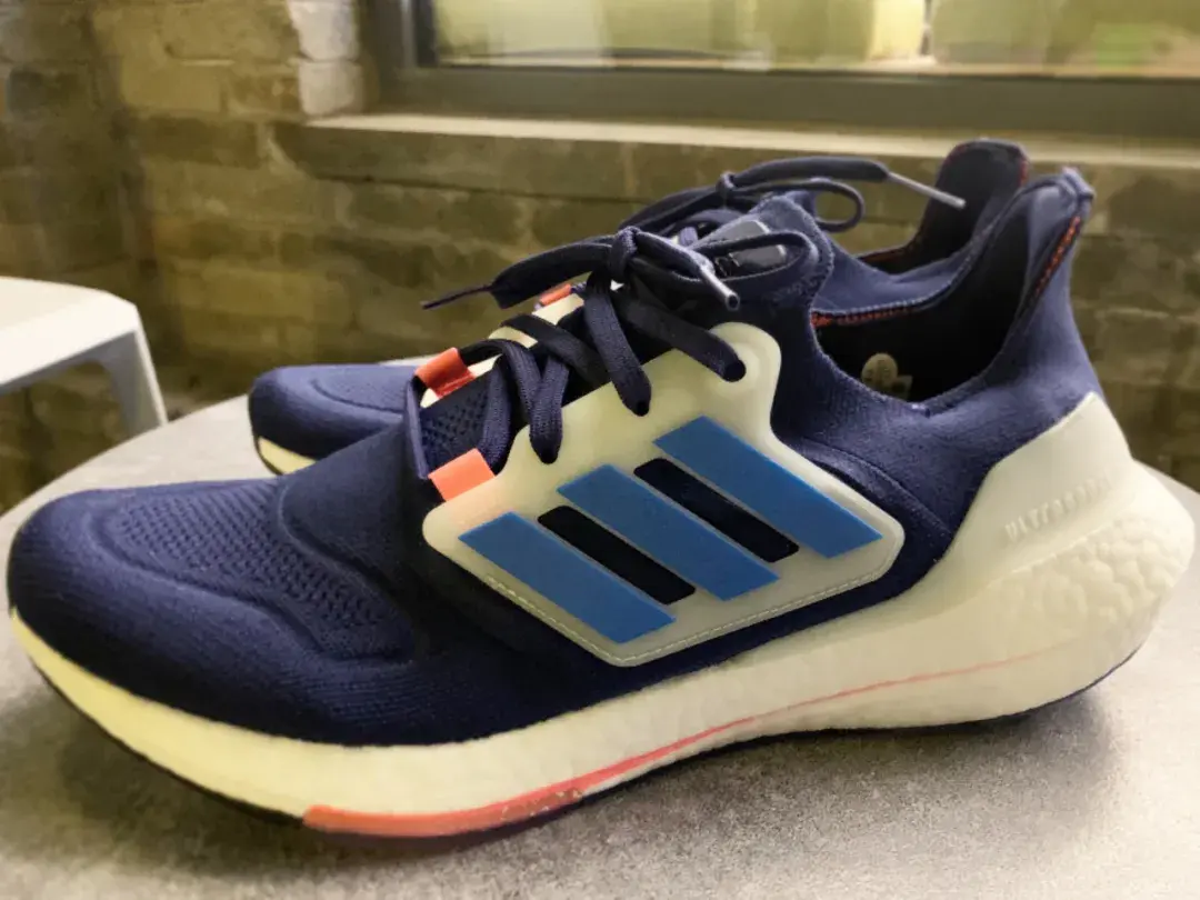 上脚跑了1 个月，我终于可以跟你推荐Adidas ULTRABOOST 22 - 知乎