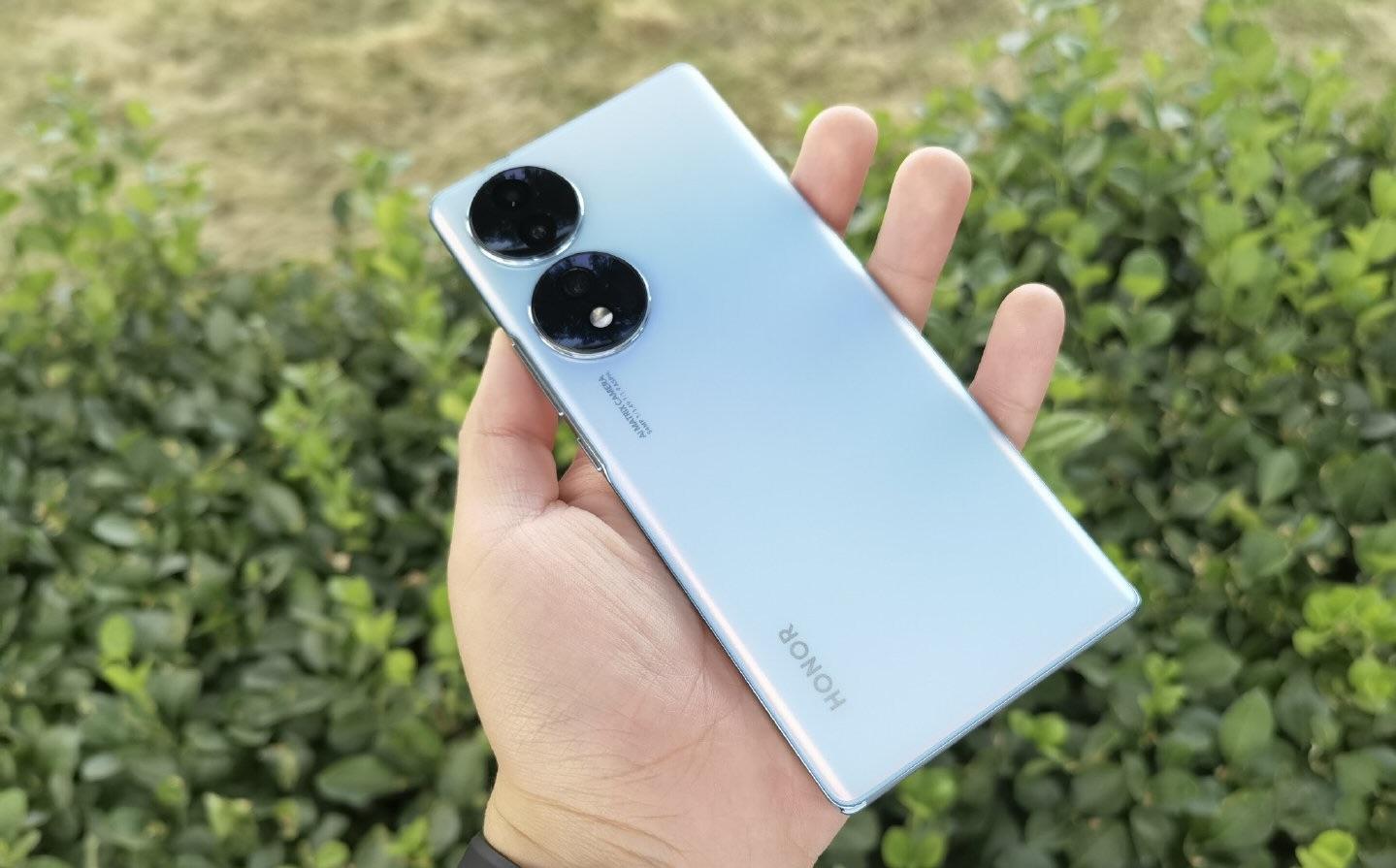 同样价格，荣耀70和nova10哪个更适合入手。给父母买，不打游戏?