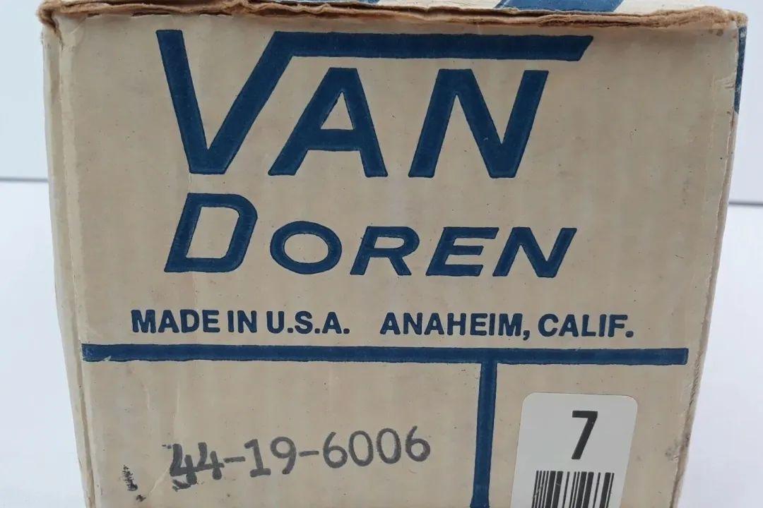 Vans 50 多年历史中都用过哪些经典鞋盒？| 万博士百科 - 知乎