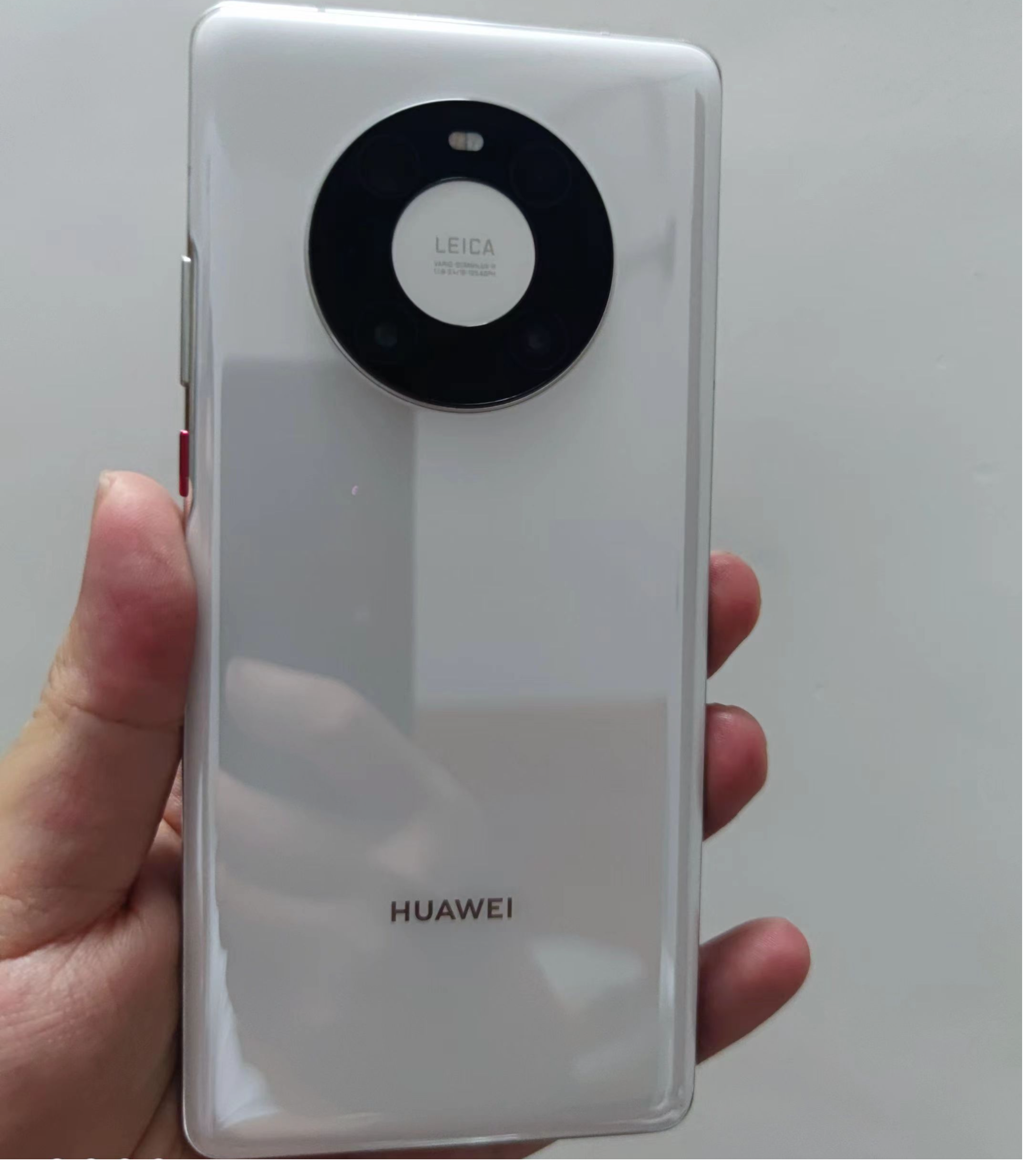 用惯iPhone之后，再换回华为Mate40 Pro是什么体验？老婆的话说到我的心坎了