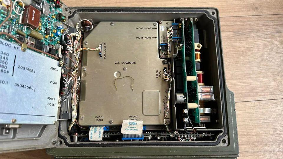 罕见的Thomson CSF skyhopper TRC-350 无线电发射器-法国制造 - 知乎