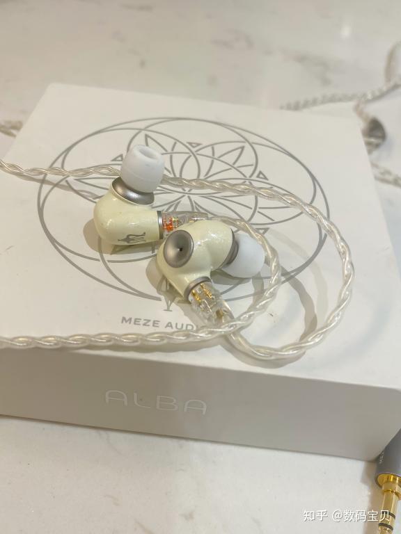 【开箱实测】“千元标杆”Meze alba究竟什么实力？人声温润到上瘾，手机直推竟能听出HiFi质感？Meze alba耳机深度评测 - 知乎
