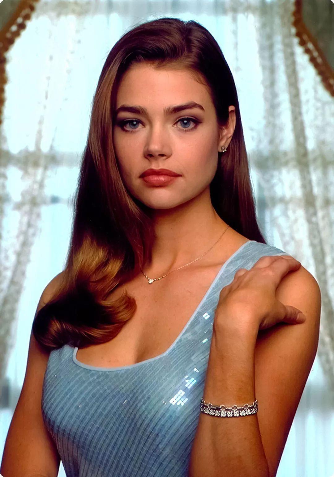 007系列电影历任邦女郎盘点 - 知乎