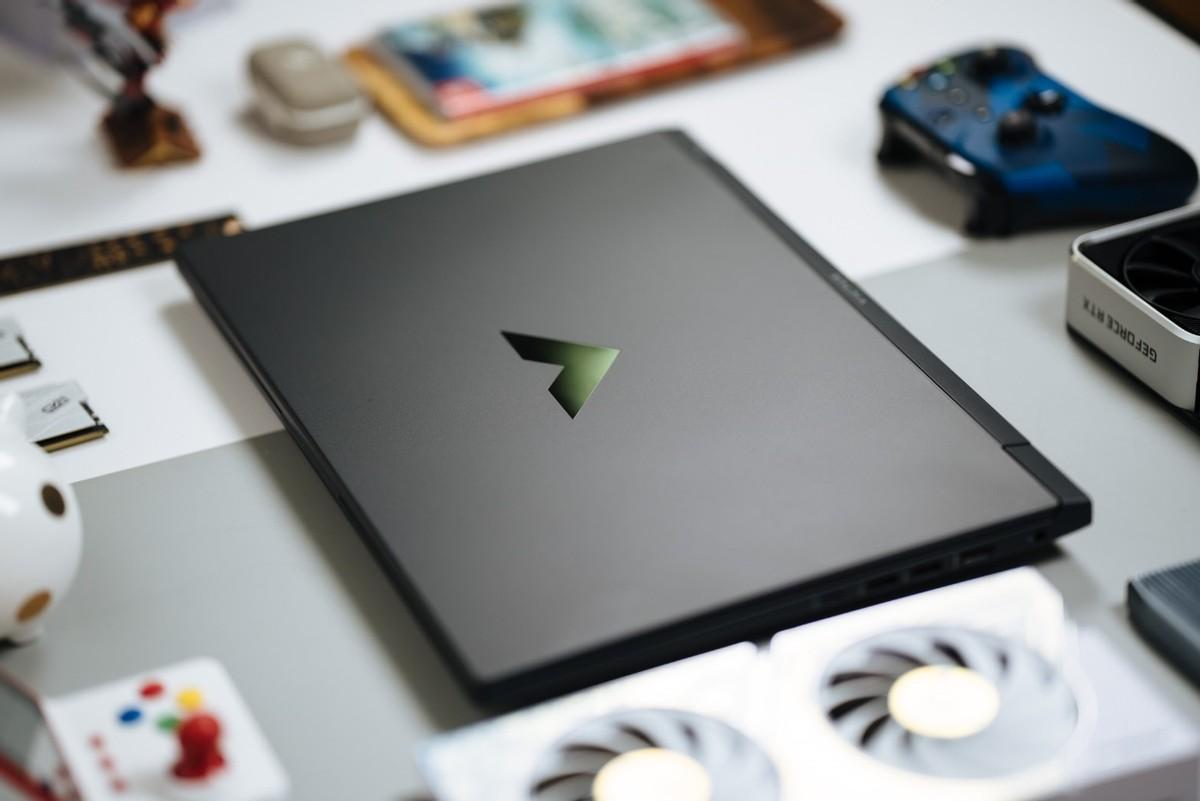 惠普光影精灵9评测：13代酷睿HX加持，西装暴徒进化论 - 知乎