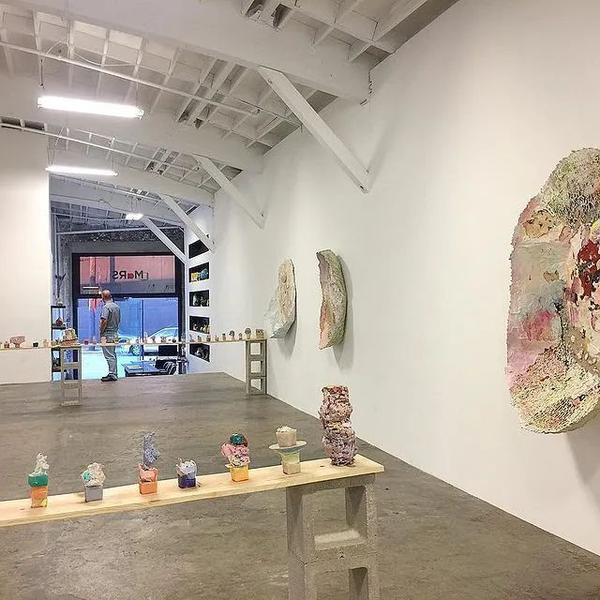 Laura Catherine Soto的材料实验：用水泥，岩石，蜉蝣和贝壳做书 - 知乎