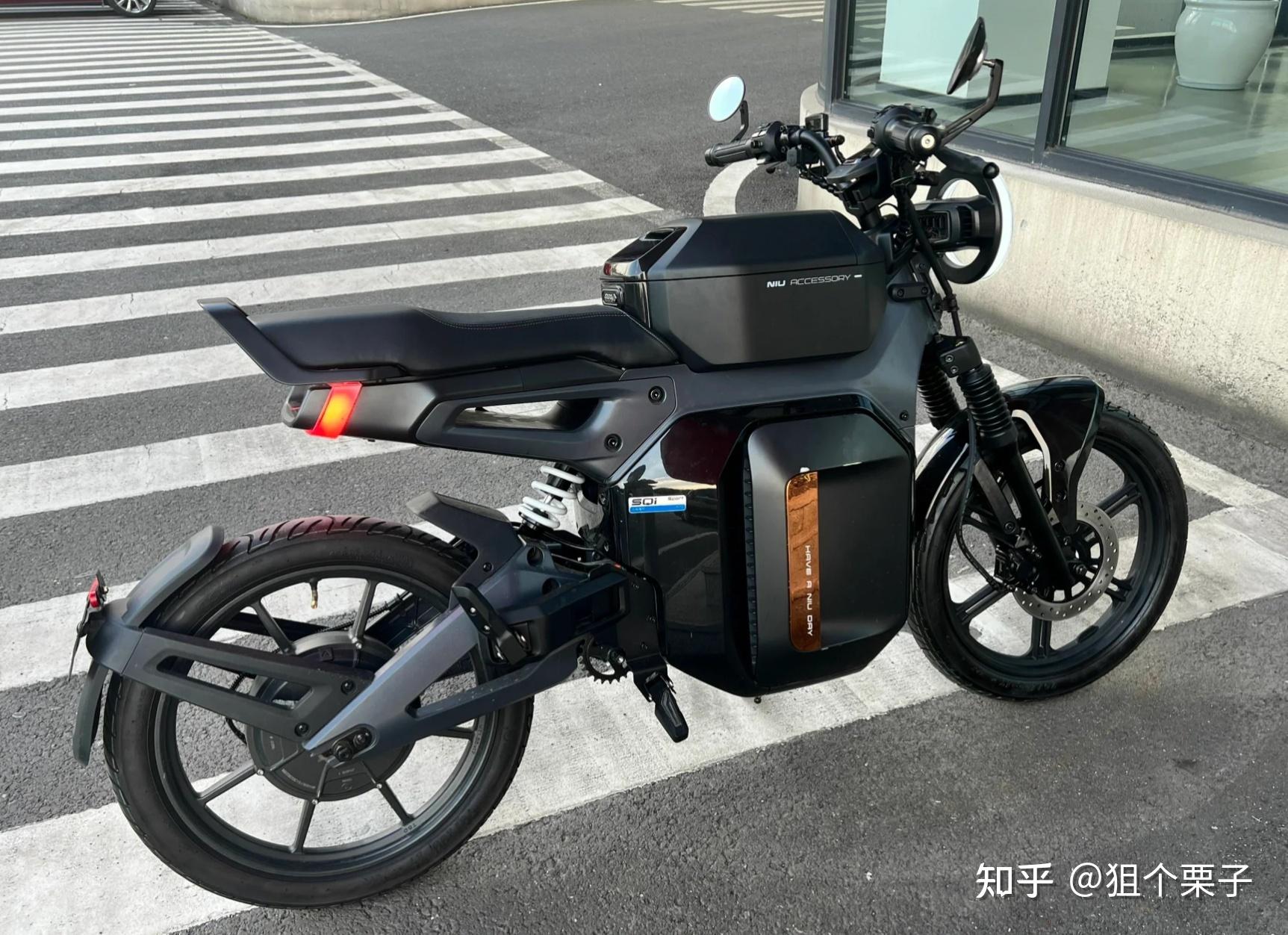9999的电单车，小牛SQi 2023发布，造型轮毂不变续航最高95km - 知乎