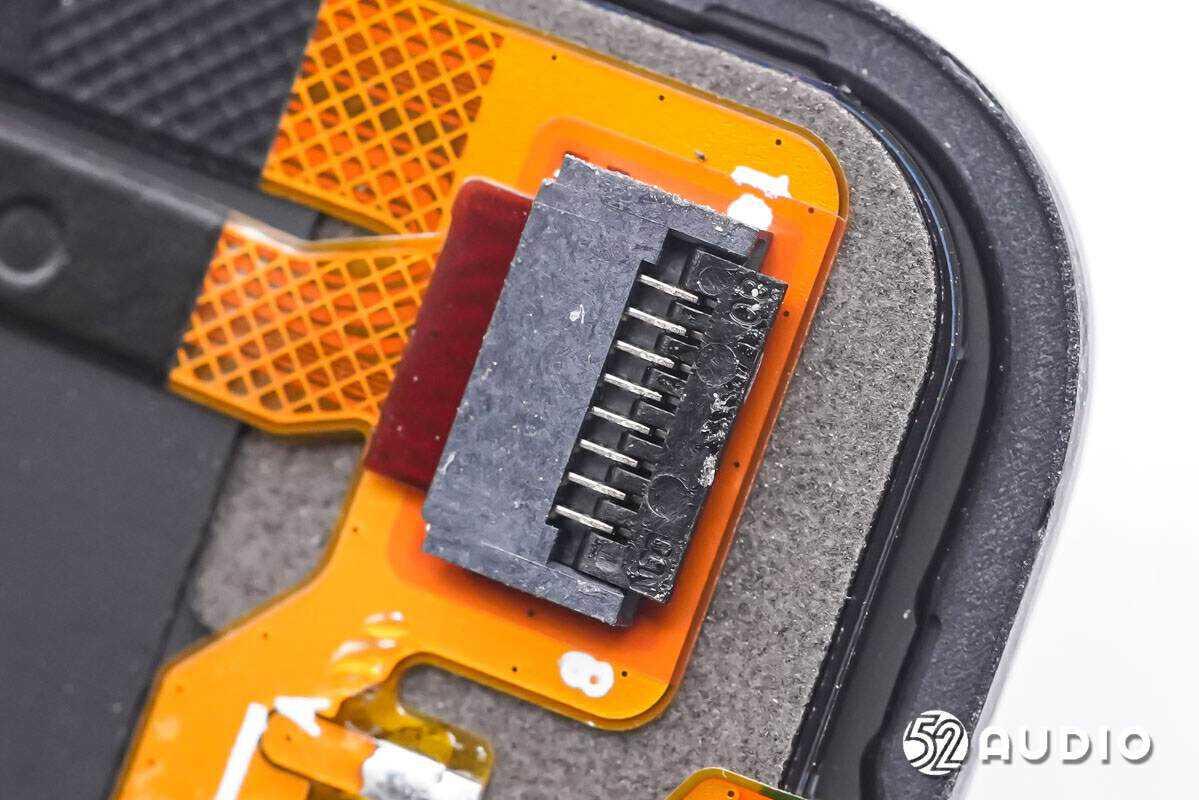 监测精度再升级，小米手环8 Pro内部采用亚奇科技连接器 - 知乎
