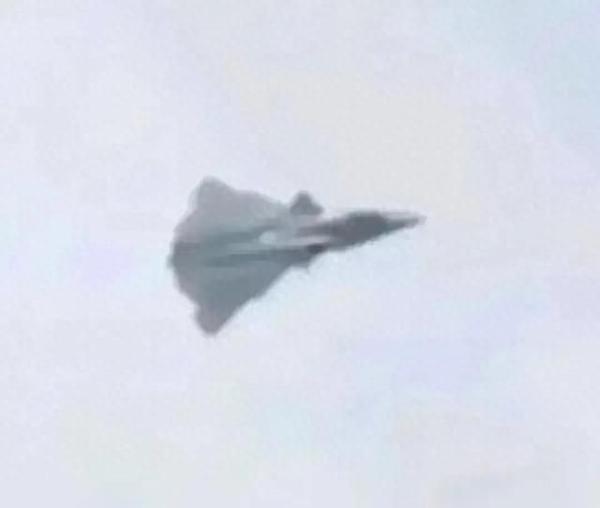 JH26能否成为中国战斗机领先美国半代的开端？ - 知乎