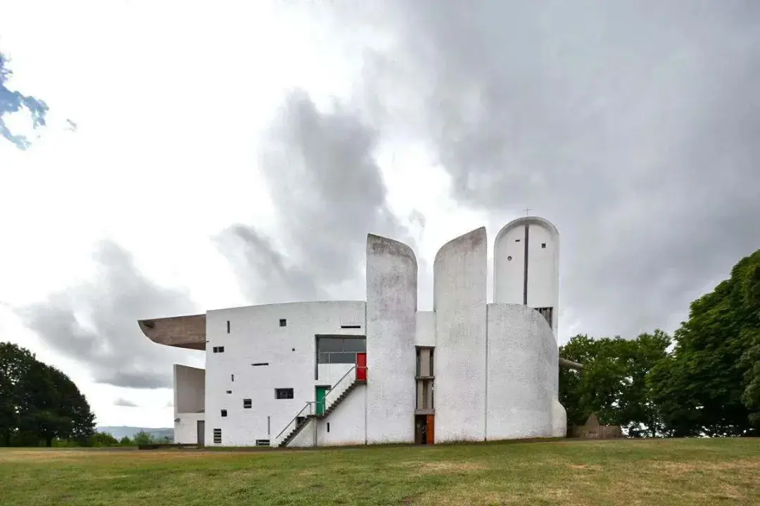 这张颠覆想象的餐桌，承包你家餐厅的所有高级感 - 知乎