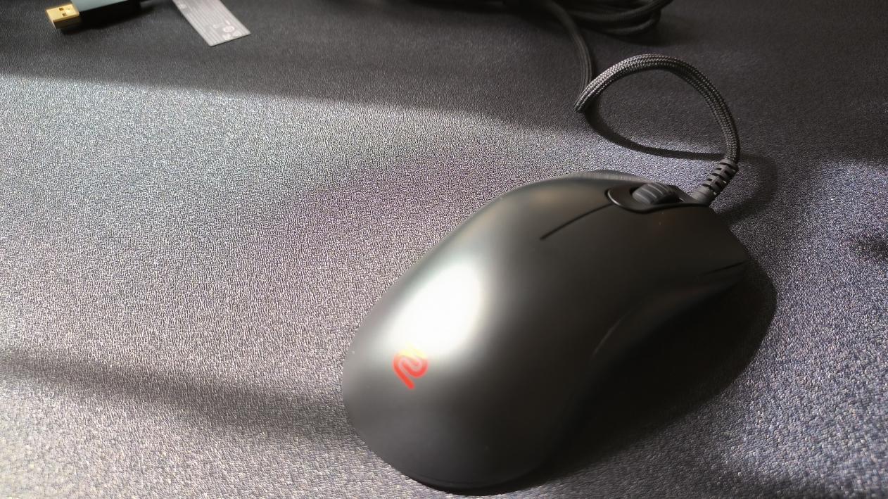 职业哥的心头好鼠标垫升级了？卓威GSR2＆GSRSE-灰鼠标垫 - 知乎