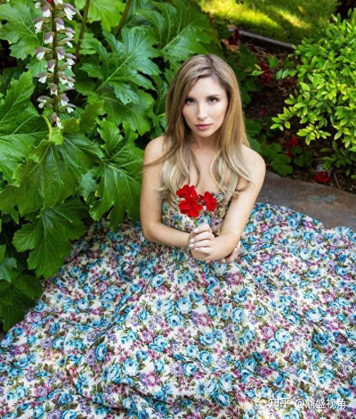 美国双馨女演员，派珀·佩里(Piper Perri),娇小体格下的强大活力 - 知乎