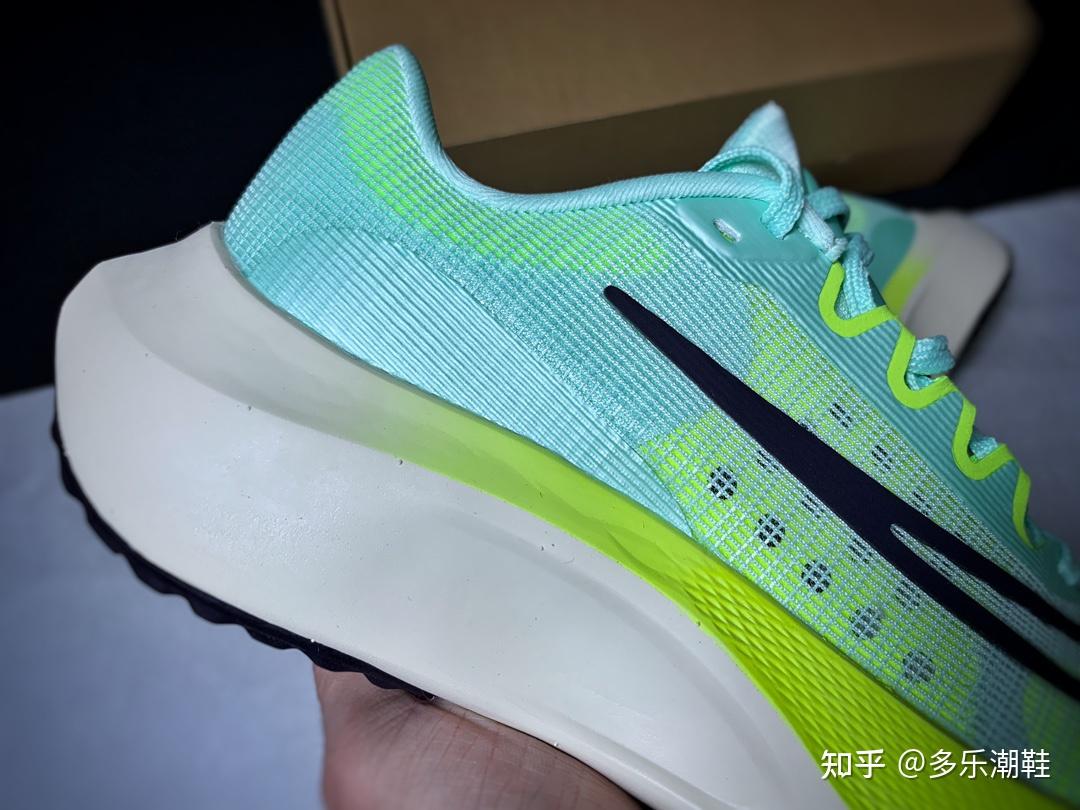 Nike耐克ZOOMFLY5男子透气缓震马拉松专业竞速跑步鞋-多乐潮鞋 - 知乎