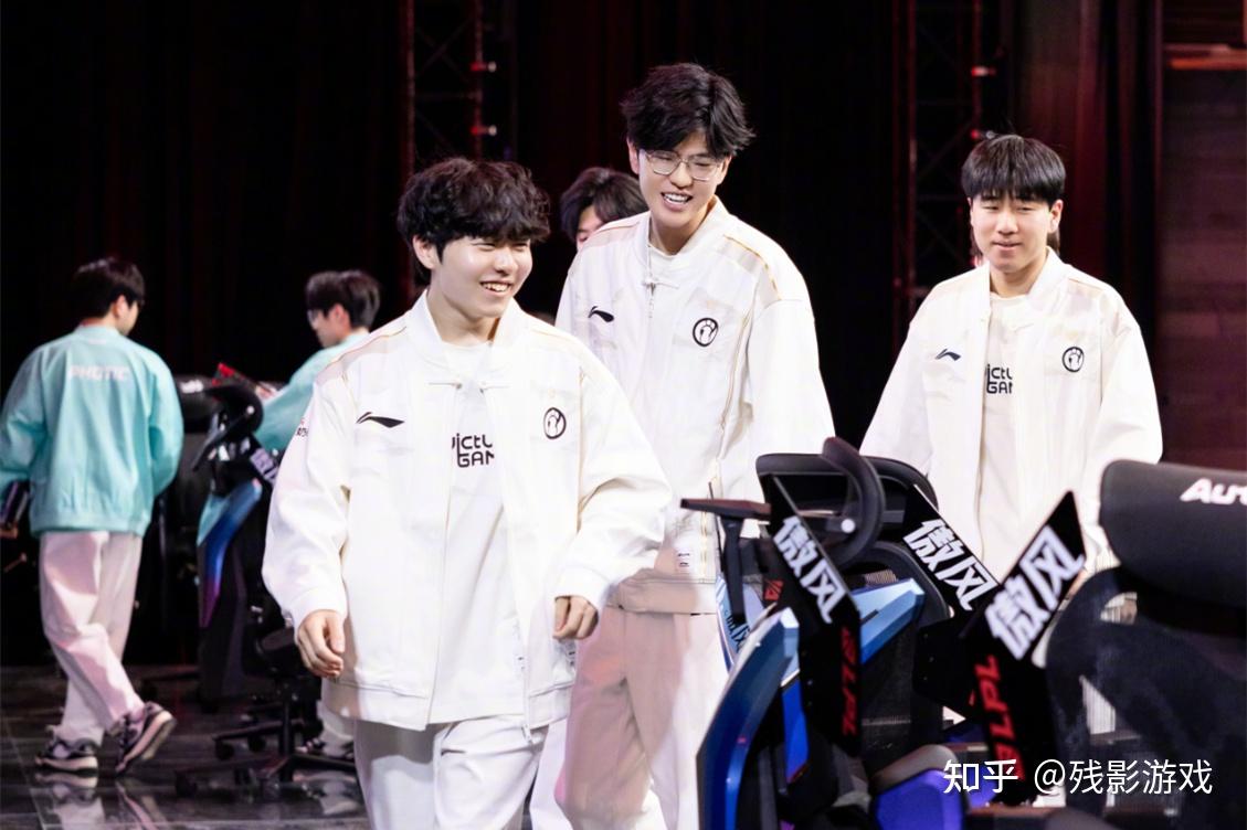 IG暴虐JDG，“Gala追债图”火了，粉丝：感觉Scout至少欠了几百万 - 知乎