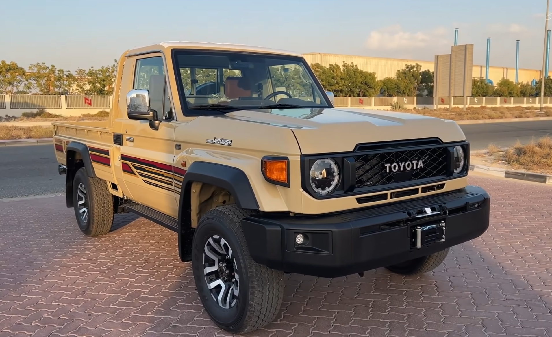 丰田 Land Cruiser 70 系列（LC70） 是丰田旗下最经典的硬派越野车之一 - 知乎