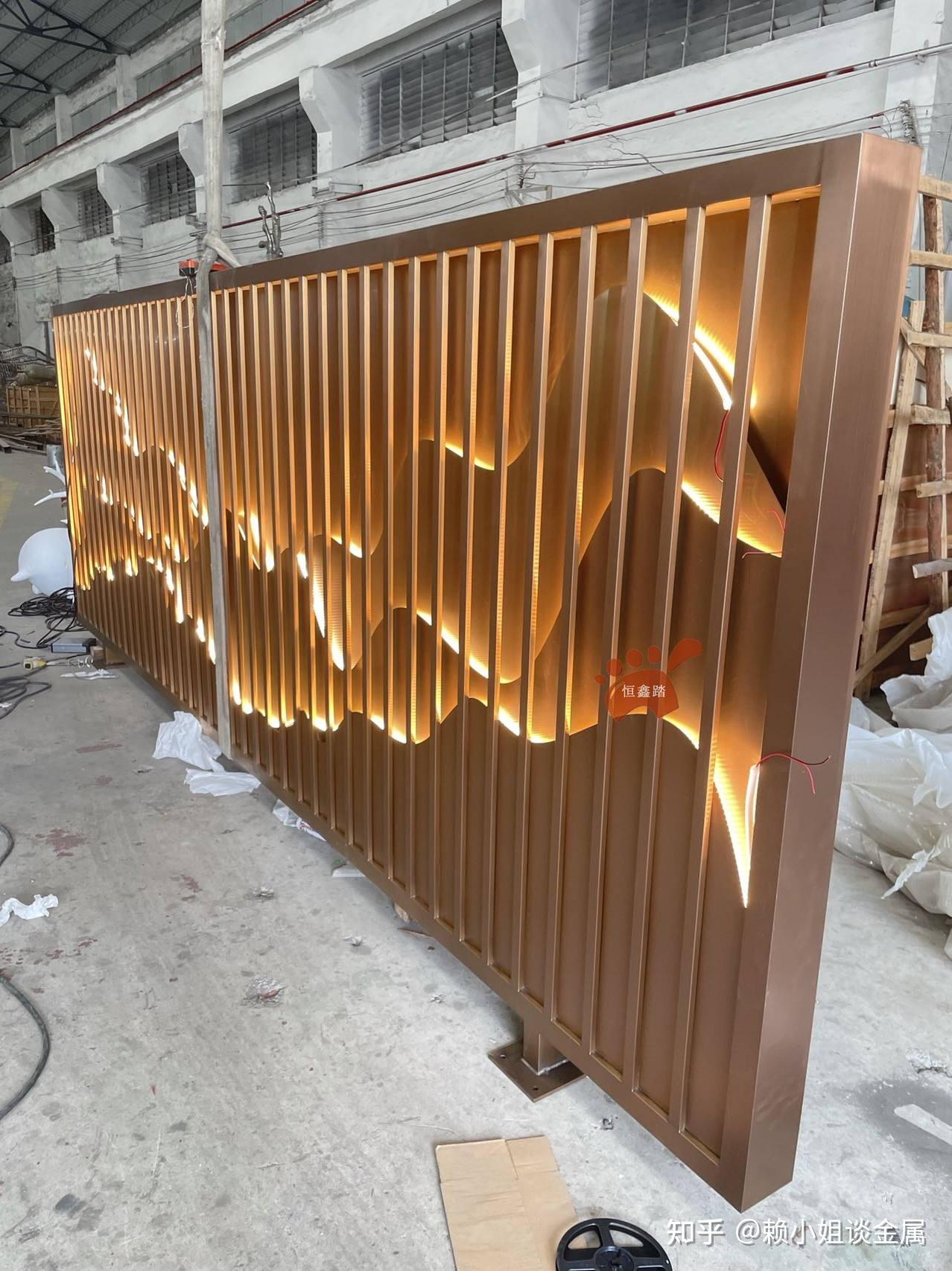 艺术不锈钢双面假山背景墙 发光不锈钢山峦屏风 - 知乎