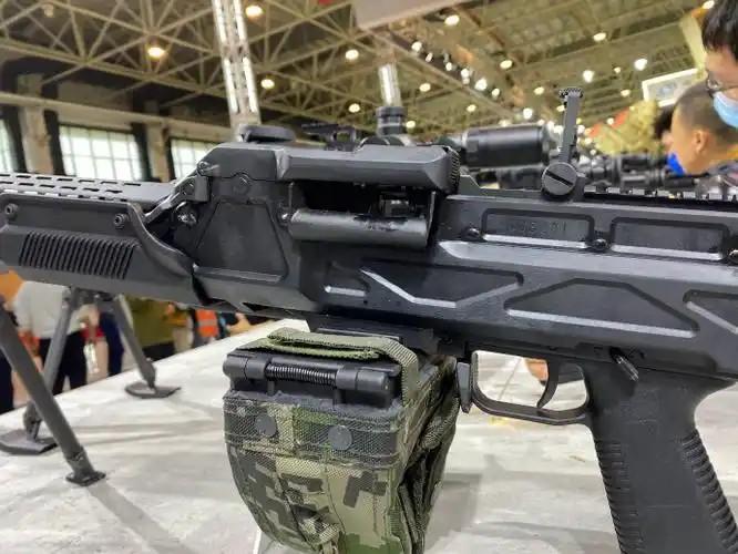 我军QJB-201轻机枪：步兵班组的全新火力担当 - 知乎