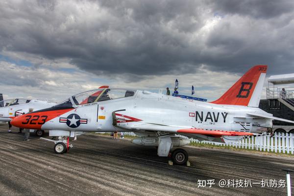 美军T45教练机，由波音等公司研发，担负舰载飞行员培养重任！ - 知乎
