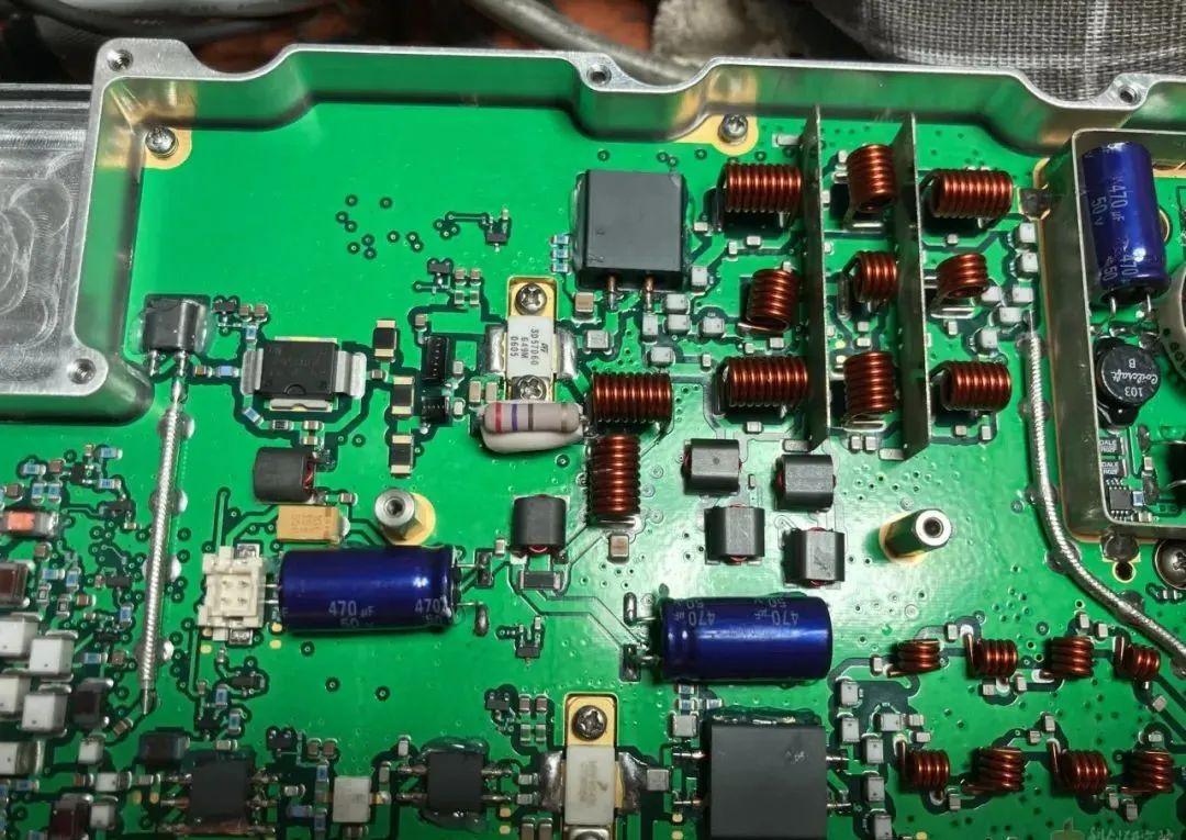 拆了一个美军电台PRC-148 JEM和配套车载功放AN/VRC-111，设计不是一般复杂！ - 知乎