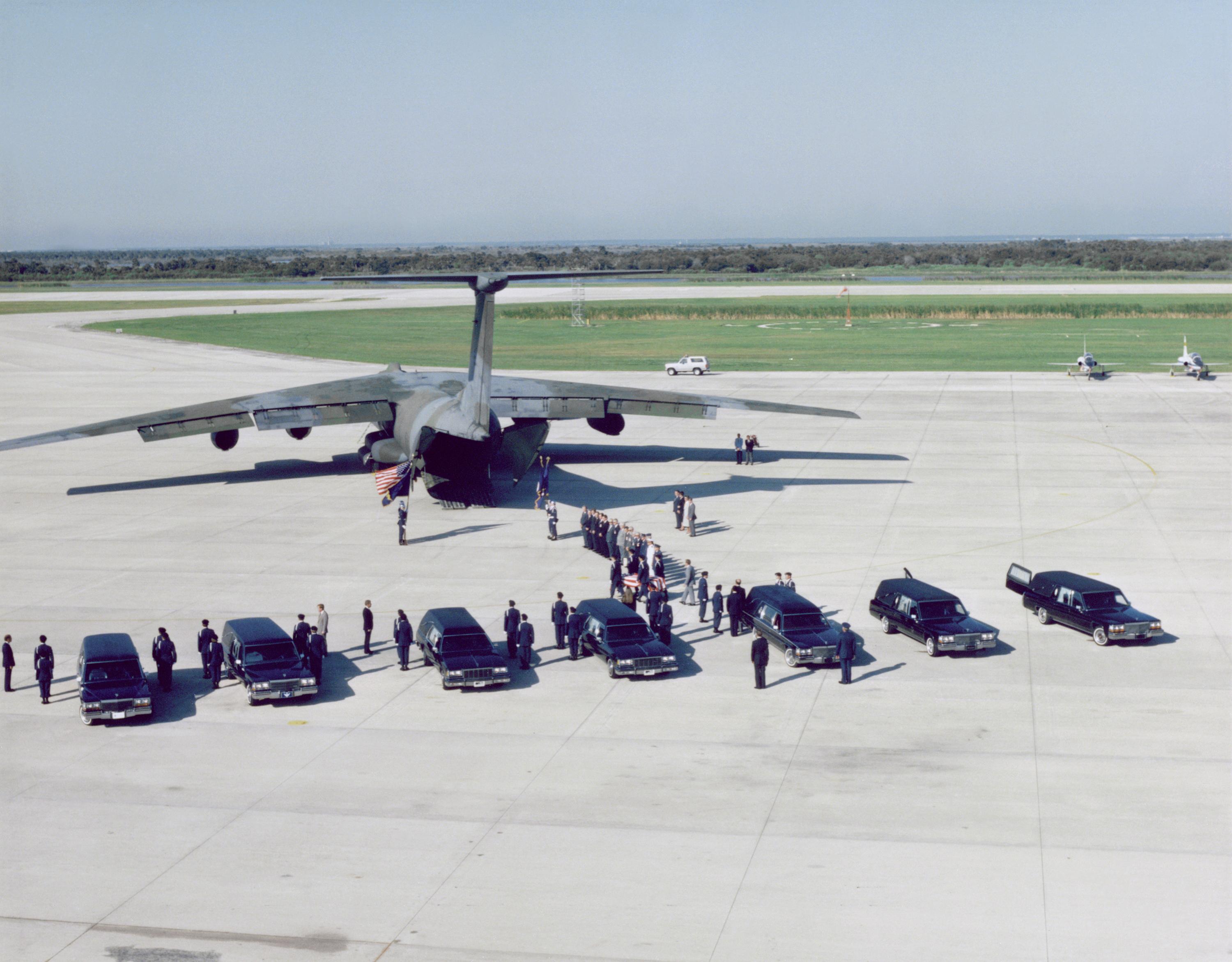 洛克希德C-141"星"式运输机 / Lockheed C-141 Starlifter（第二部分） - 知乎