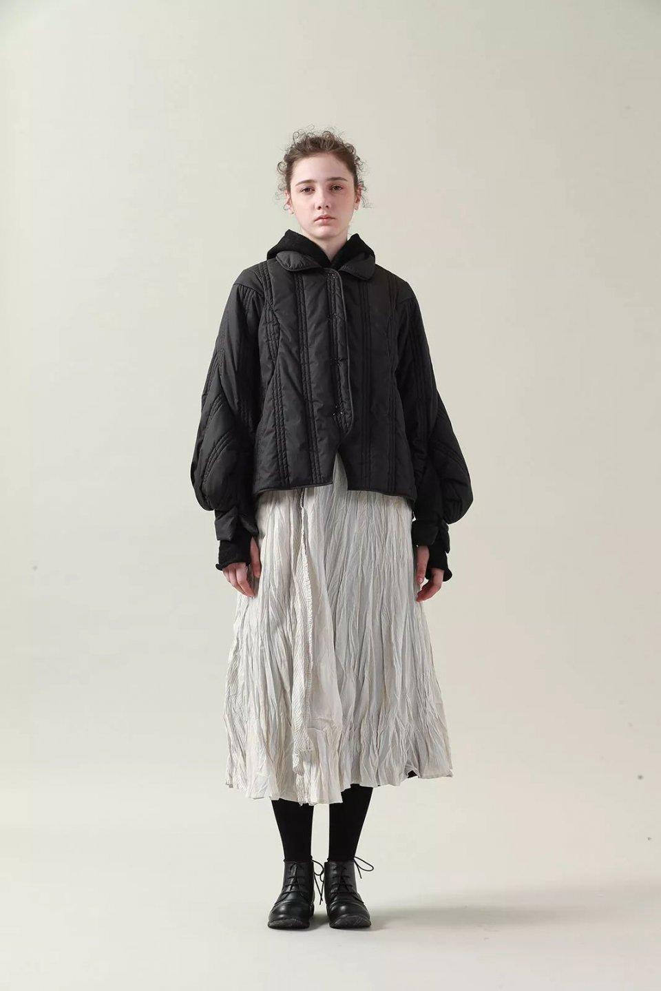 RENLI SU | 将历史与材质重构的独立女设计师 - 知乎