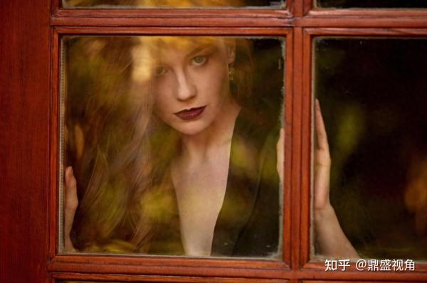 德艺双馨女演员艾米丽·布鲁姆(Emily Bloom)，天生丽质的邻家女孩 - 知乎