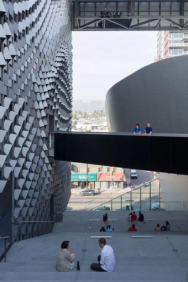 Thom Mayne 汤姆·梅恩｜【极速100x10】100个设计师的1000个项目【016】 - 知乎