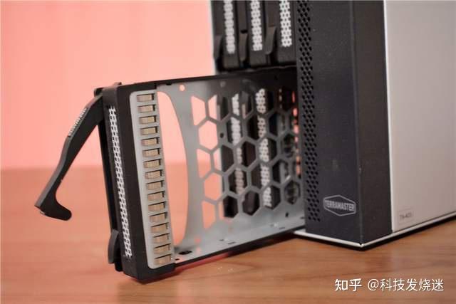 铁威马TOS 5系统出现，UI界面超简洁，做系统它是用心的 - 知乎