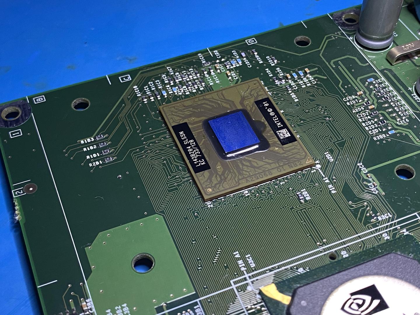 硬核！大佬通过Intel CPU的JTAG接口，DUMP微软原始Xbox的加密BootROM。 - 知乎