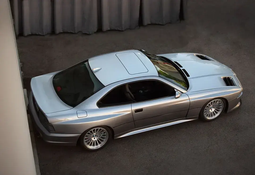 绝美复古改装宝马858 CSL！V10发动机配6MT - 知乎